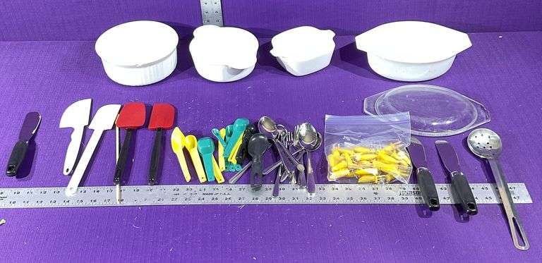 Pyrex Casserole Dish W/ Chipped Lid, Measuring Spoons, Corn Holders ...