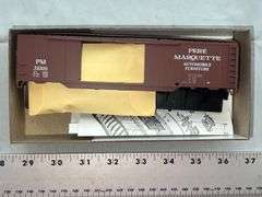 Athearn HO Train Kits - Montfort Feed Covered Hopper & Pere Marquette ...