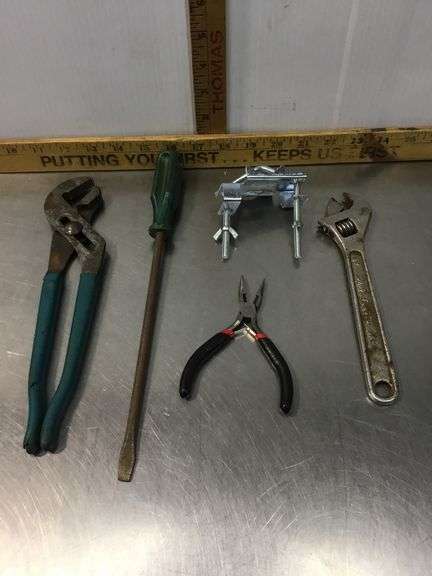 Tools, Extension Cord, Drop Cord and Power Strip - Sherwood Auctions