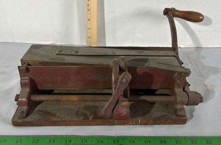 Primitive Cutting Tool - Sherwood Auctions