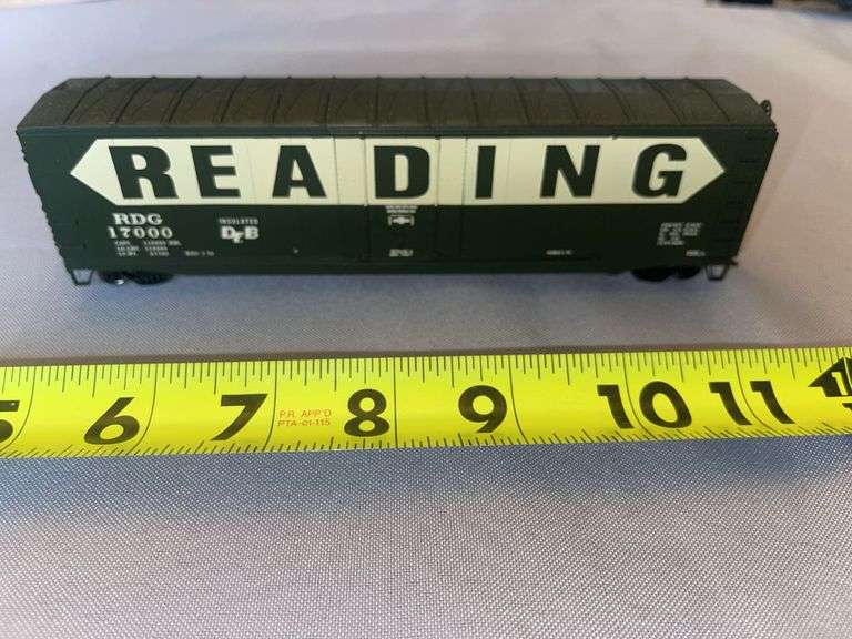 Rivarossi Reading Railroad HO 50' Plug-Door Boxcar - Sherwood Auctions
