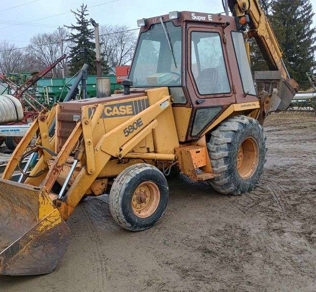 Case 580E Construction King Extendahoe 4,237 Hours - Sherwood Auctions