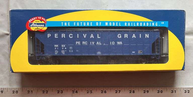 Athearn HO Scale 54’ Percival Grain FMC Covered Hopper - Sherwood Auctions