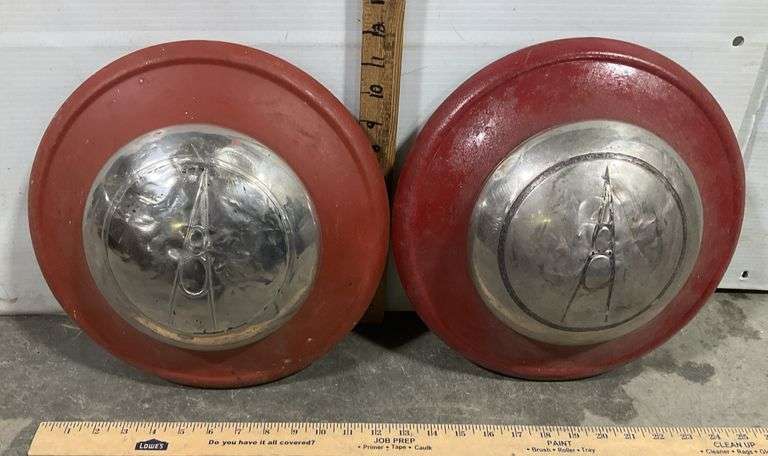 Vintage Original 1930s & 40s Ford V8 Hubcaps - Sherwood Auctions