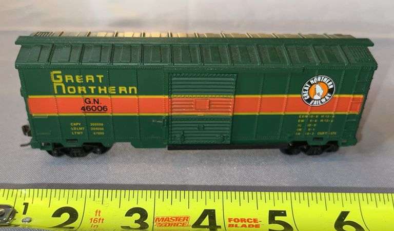 Model Power Great Northern Box Car 46006 Collector's Car - Sherwood ...