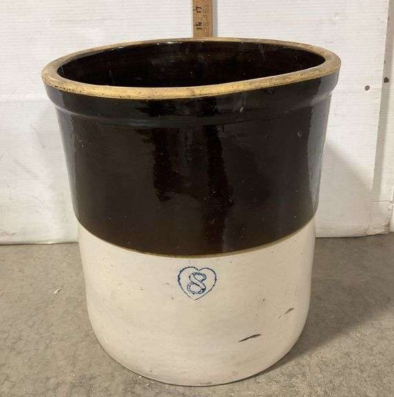 #8 Crock - Sherwood Auctions