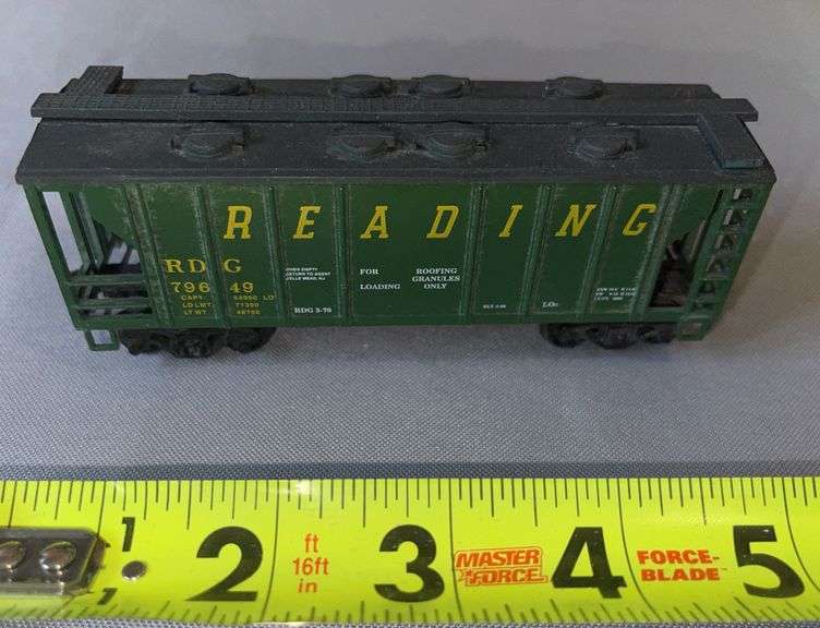 Weaver Reading Covered Hopper H0 Scale - Sherwood Auctions