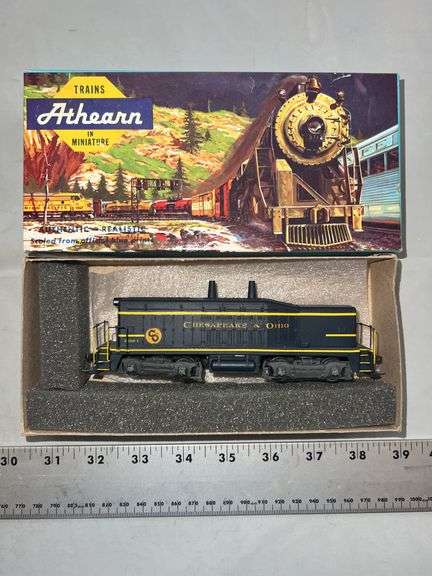 Athearn HO Scale Chesapeake & Ohio SW1500 Calf Diesel Locomotive ...