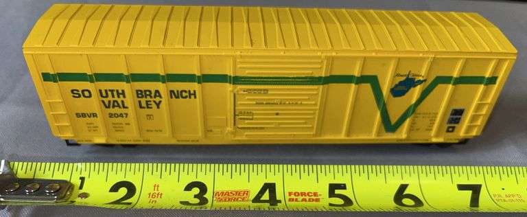 South Branch Valley Railroad HO scale 50’ Boxcar - Sherwood Auctions