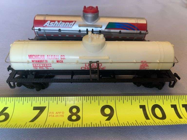 HO Michigan Alkali Tank Car GATX 39617 & Ashland HO 40’ Tank Car ...