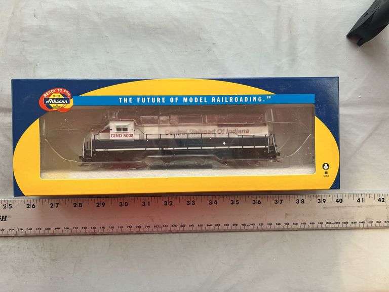 HO Athearn RTR Central of Indiana GP50 Phase 1 Locomotive CIND #5008 - Sherwood Auctions