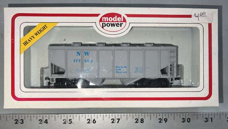 Model Power HO Scale "Norfolk & Western" NW 177504 2-bay Cement Hopper ...