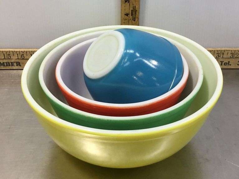 Primary PYREX Mixing Bowl Set - Sherwood Auctions