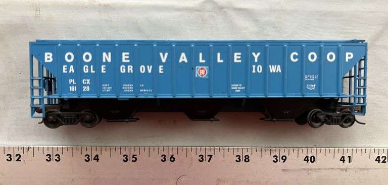 Athearn HO PLCX Boone Valley COOP Blue Grain Car #16128 - Sherwood Auctions