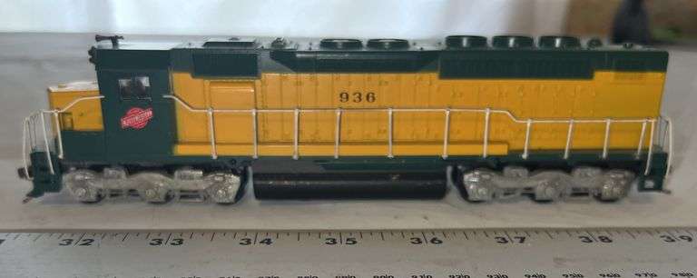 Athearn HO Scale EMD SDP40 Diesel Locomotive North Western #936 ...