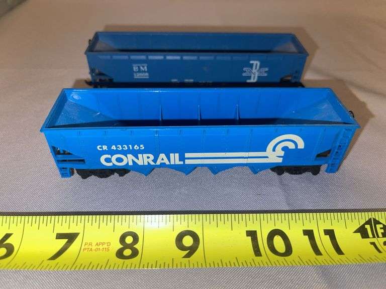 Tyco 40' Conrail 4-Bay HO Open Hopper & Tyco HO Scale Conrail Hopper - Sherwood Auctions