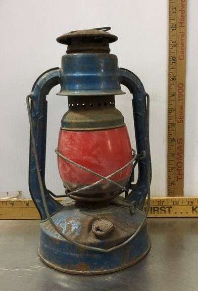 Dietz Little Wizard Lantern With Red Globe - Sherwood Auctions