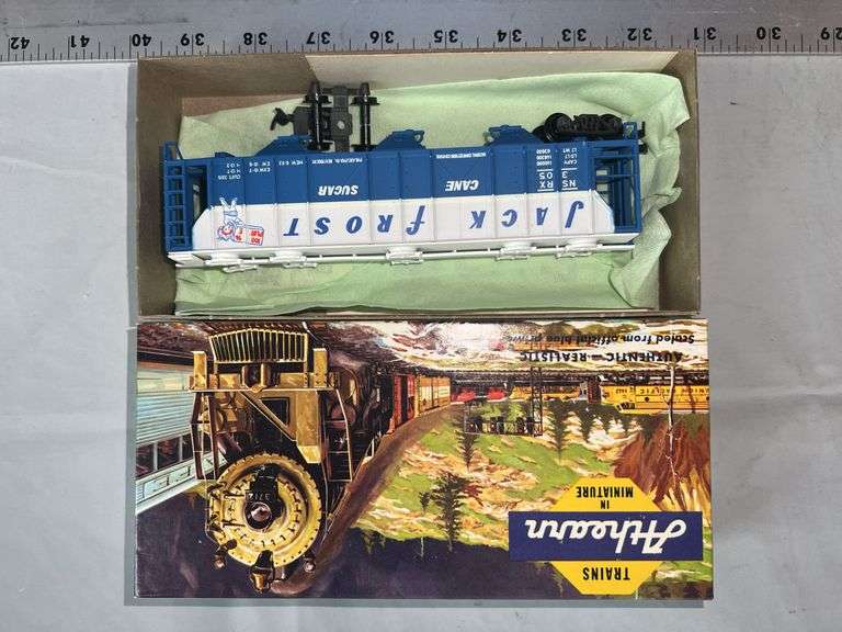 Athearn HO Scale Jack Frost Covered Hopper - Sherwood Auctions