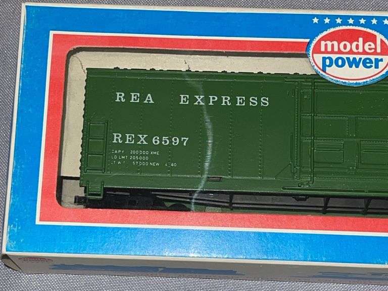 Model Power REA Express Reefer #6597 Car - Sherwood Auctions