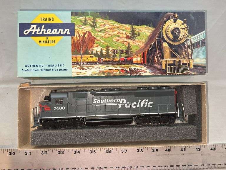 Athearn HO Scale Southern Pacific SD45 Diesel locomotive #7400 ...