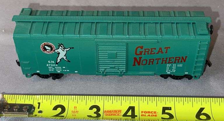 Athearn HO Scale Great Northern 40’ Boxcar - Sherwood Auctions