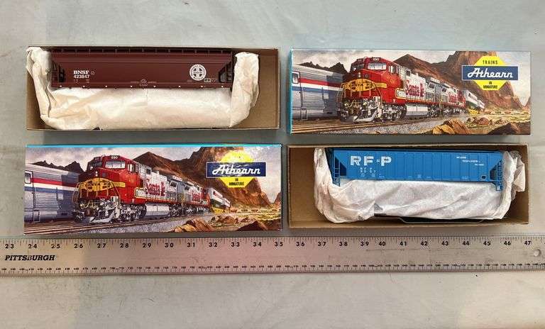 Athearn HO Train Kits - RF&P Covered Hopper & BNSF Center Flow Car ...