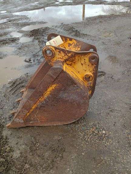 Case 580 Backhoe Bucket - Sherwood Auctions