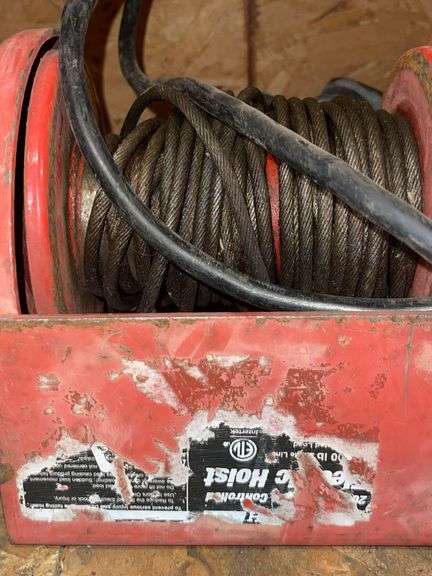 PITTSBURGH ELECTRIC 1000 lb HOIST- has power - Sherwood Auctions