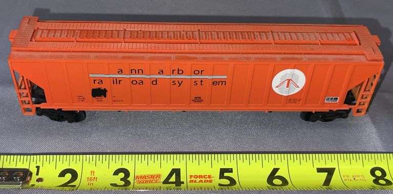 Ann Arbor Railroad Thrall Covered Hopper Car HO Scale - Sherwood Auctions