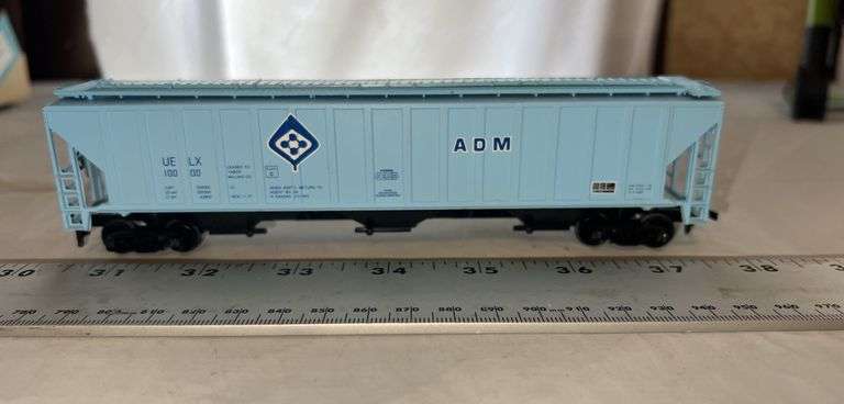 Walthers Limited ADM Covered Grain Hopper Car HO Scale - Sherwood Auctions