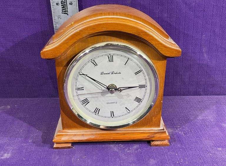 Daniel Dakota Quarts Mantle Clock - Sherwood Auctions