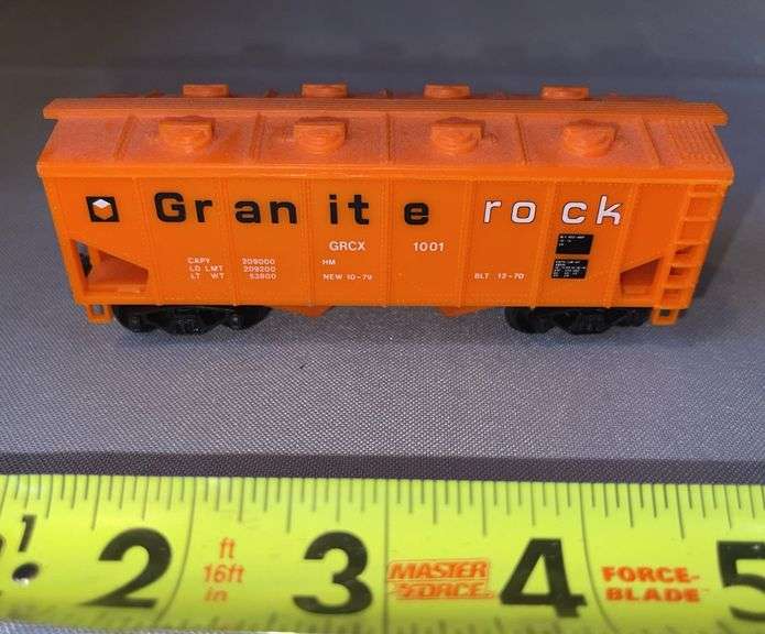 HO Scale 2 BAY COVERED HOPPER GRANITE ROCK GRCX 1001 - Sherwood Auctions