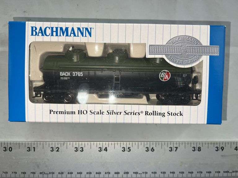 Bachmann HO Scale 40’ British American Oil Three Dome Tank Car ...