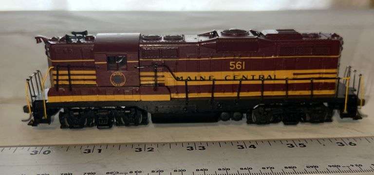 Athearn Genesis HO GP7 Maine Central #561 - Sherwood Auctions