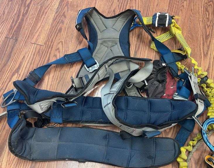 Sala i Safe Sz. Med. Climbing Harness - Sherwood Auctions
