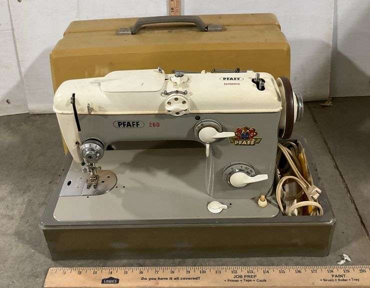 PFAFF 260 Portable Sewing Machine ( has power but no foot pedal ...