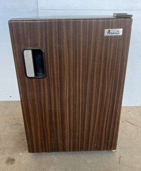 Avanti Mini-Bar Refrigerator - Sherwood Auctions