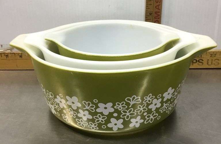 PYREX Crazy Daisy Dishes - Sherwood Auctions