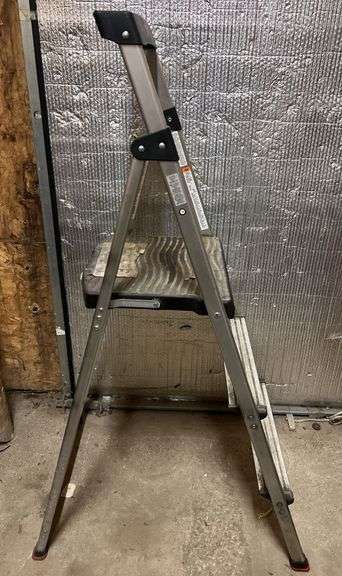 Rubbermaid Step Ladder - Sherwood Auctions