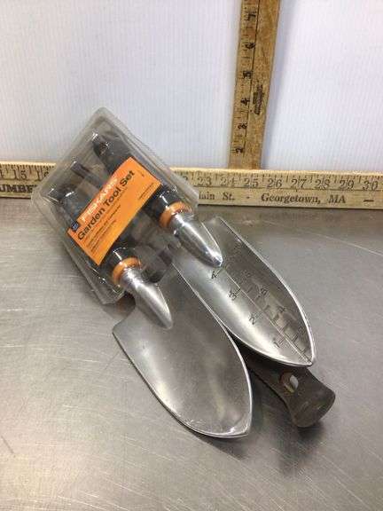 FISKARS Garden Tool Set - Sherwood Auctions
