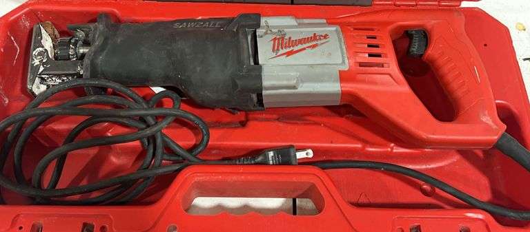 Milwaukee 6519-30 Electric Sawzall- has power - Sherwood Auctions