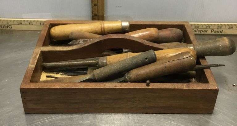 Vintage Wood Chisels In Wooden Box - Sherwood Auctions