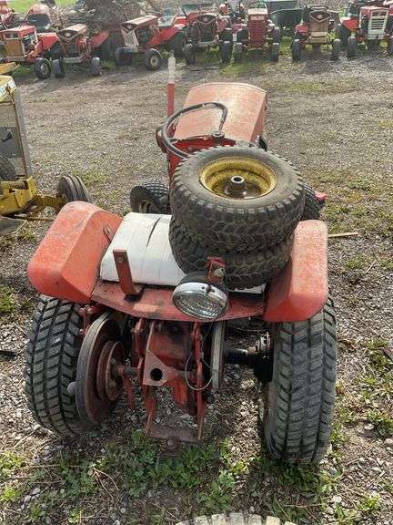 Simplicity 700 Garden Tractor Non Running - Sherwood Auctions