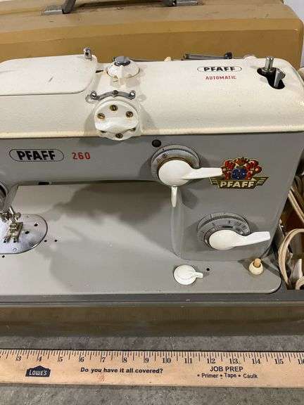 PFAFF 260 Portable Sewing Machine ( has power but no foot pedal ...