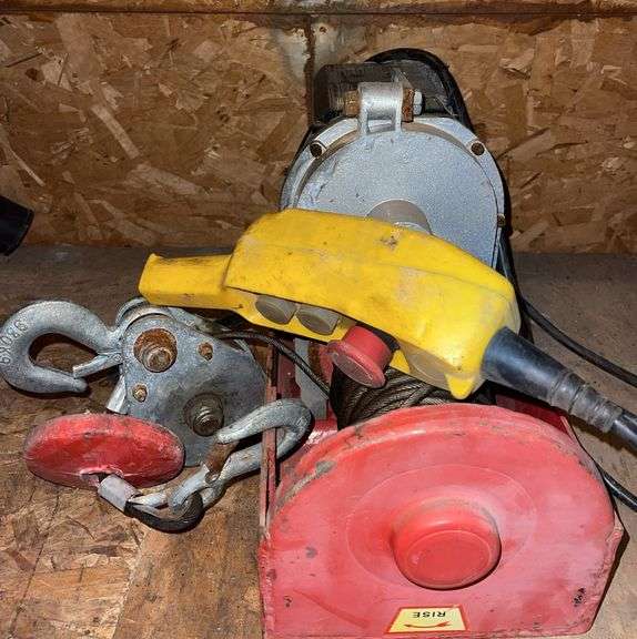 PITTSBURGH ELECTRIC 1000 lb HOIST- has power - Sherwood Auctions
