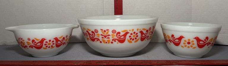 Three Pyrex Friendship Mixing Bowls - Sherwood Auctions