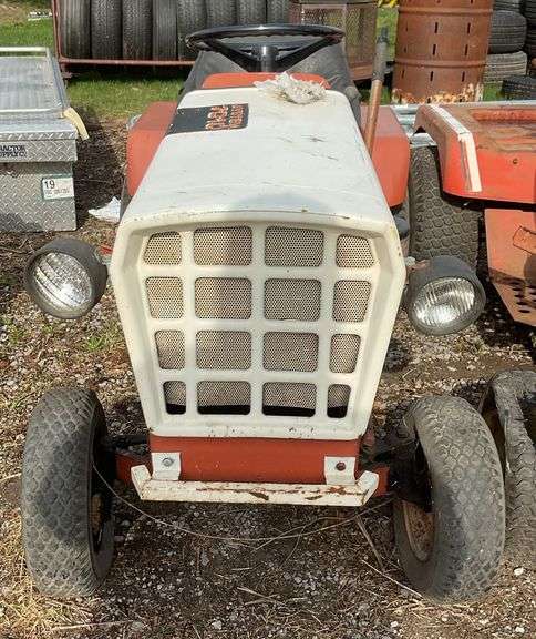 Simplicity 7010 Garden Tractor Non Running - Sherwood Auctions