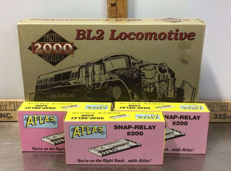 BL2 Locomotive & Snap-Relay Pieces - Sherwood Auctions