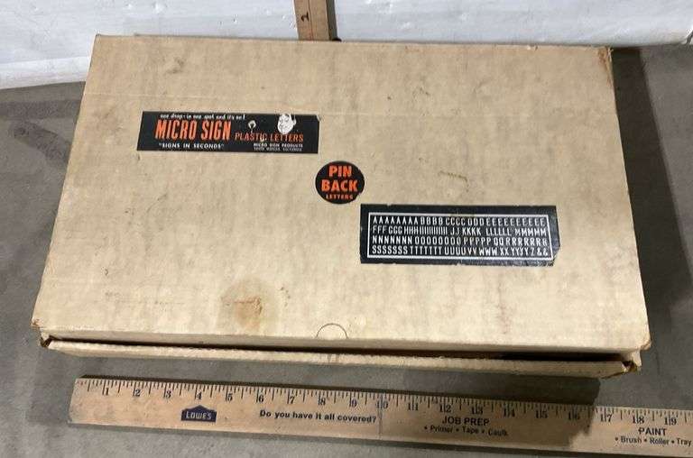 Micro Sign Pin Back Plastic Letters - Sherwood Auctions