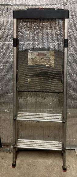Rubbermaid Step Ladder - Sherwood Auctions